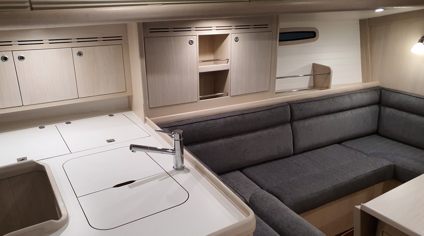 ARCONA 385 - RELAXING TO CRUISE - THRILLING TO RACE!