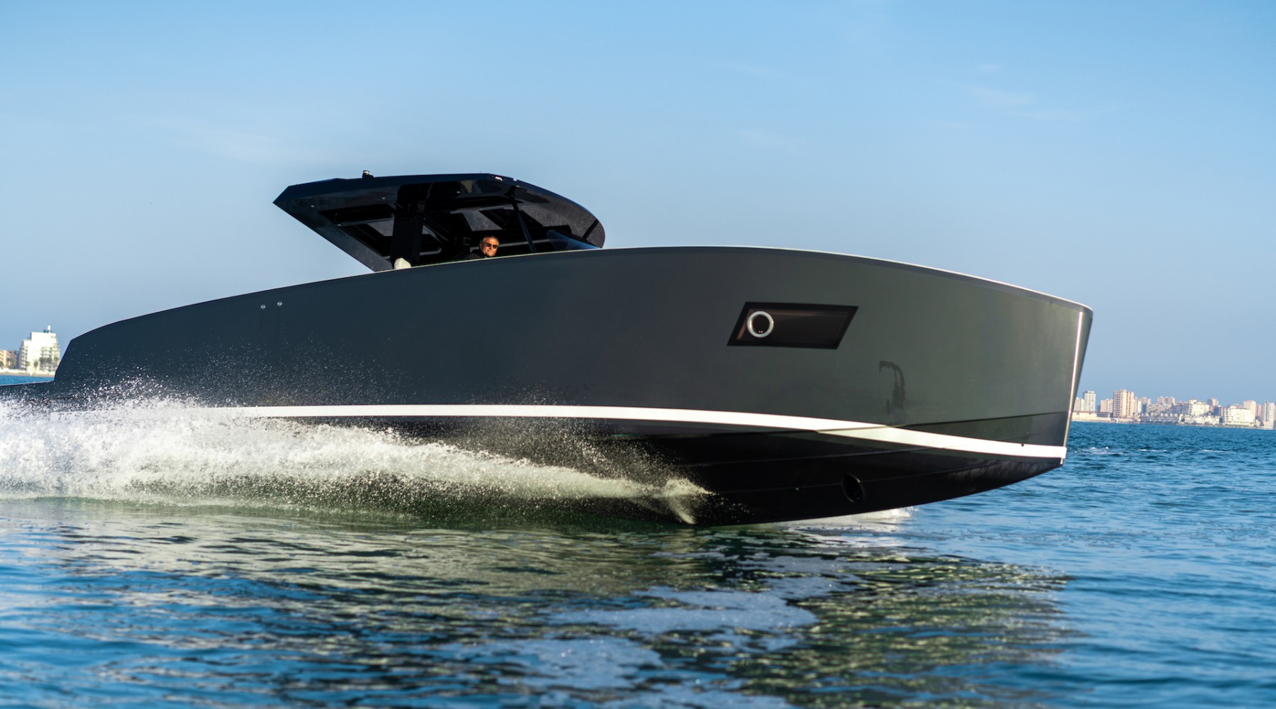 TESORO T40 - The iconic supertender